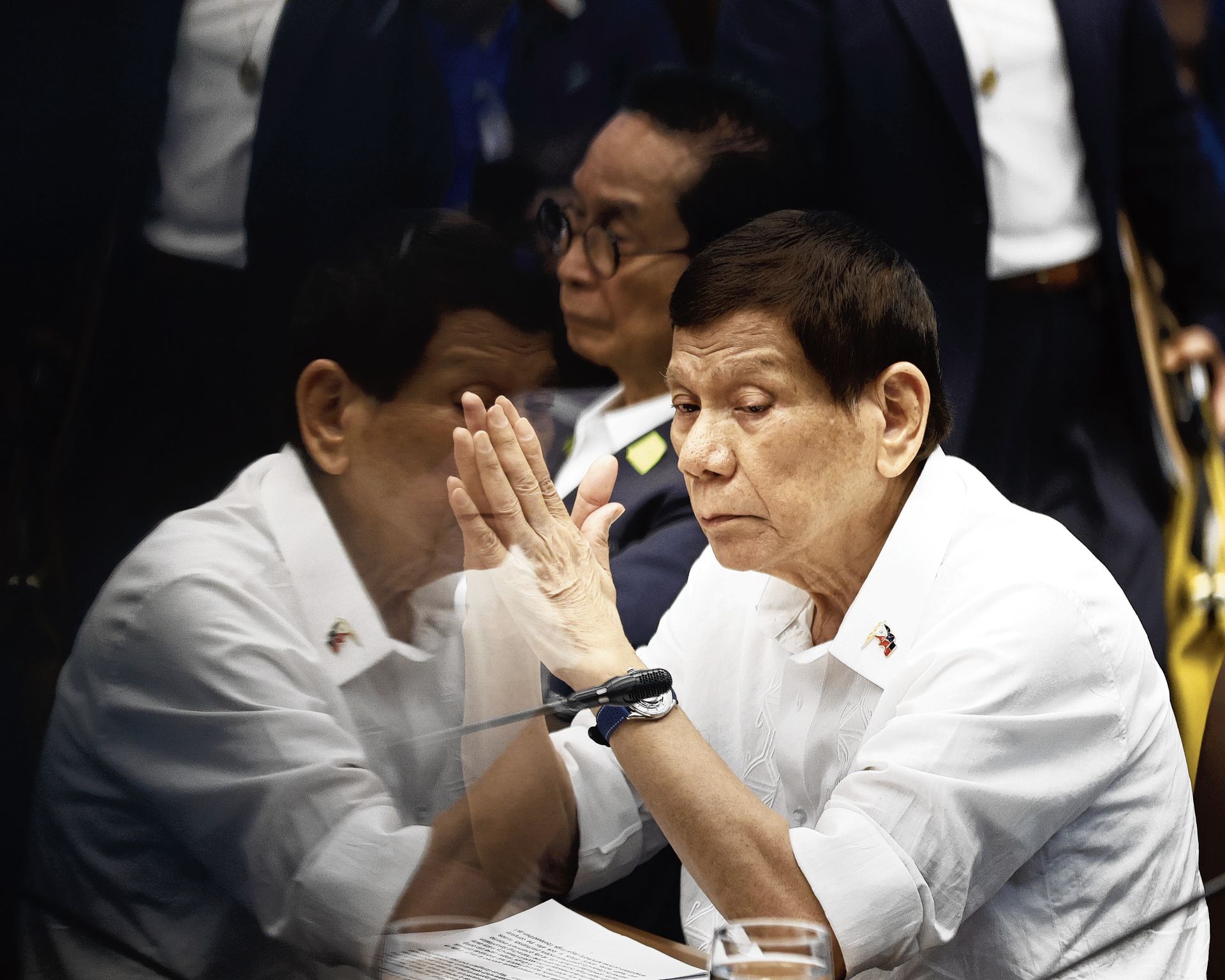 Filippijnse oud-president Rodrigo Duterte opgepakt en op weg naar Den ...