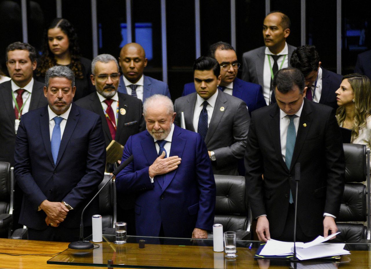 Lula ingezworen als president van diep verdeeld Brazilië - NRC