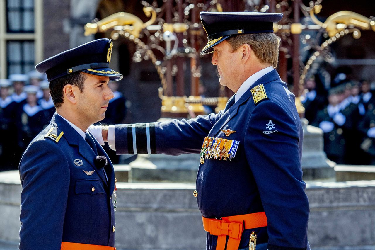 Apache-piloot Roy de Ruiter ontvangt Militaire Willems-Orde - NRC