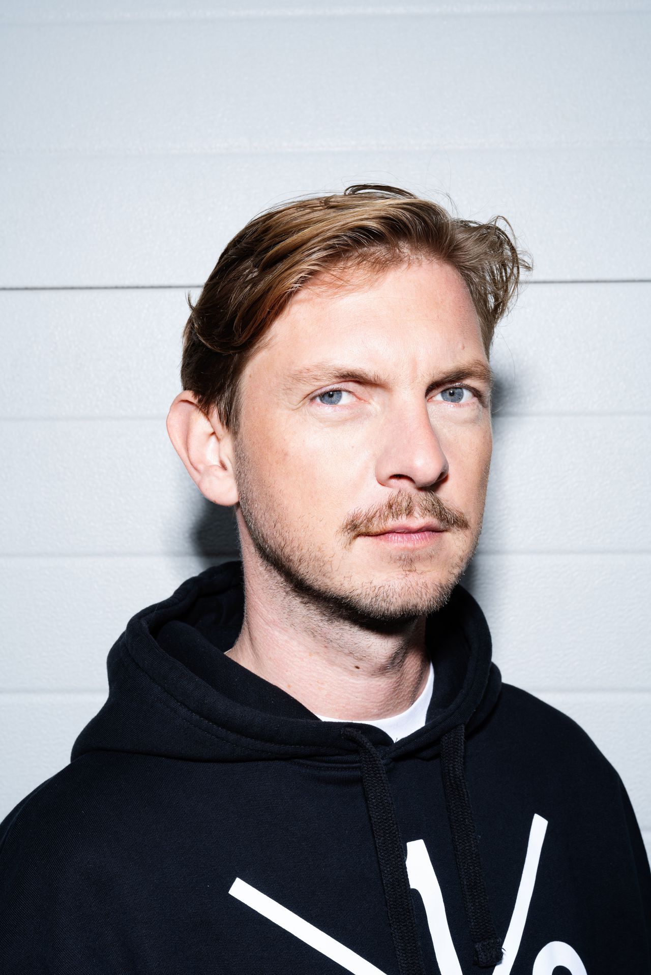 Jim Deddes op tournee met zijn Joardy Show-typetjes: ‘Een gekke mix van ...