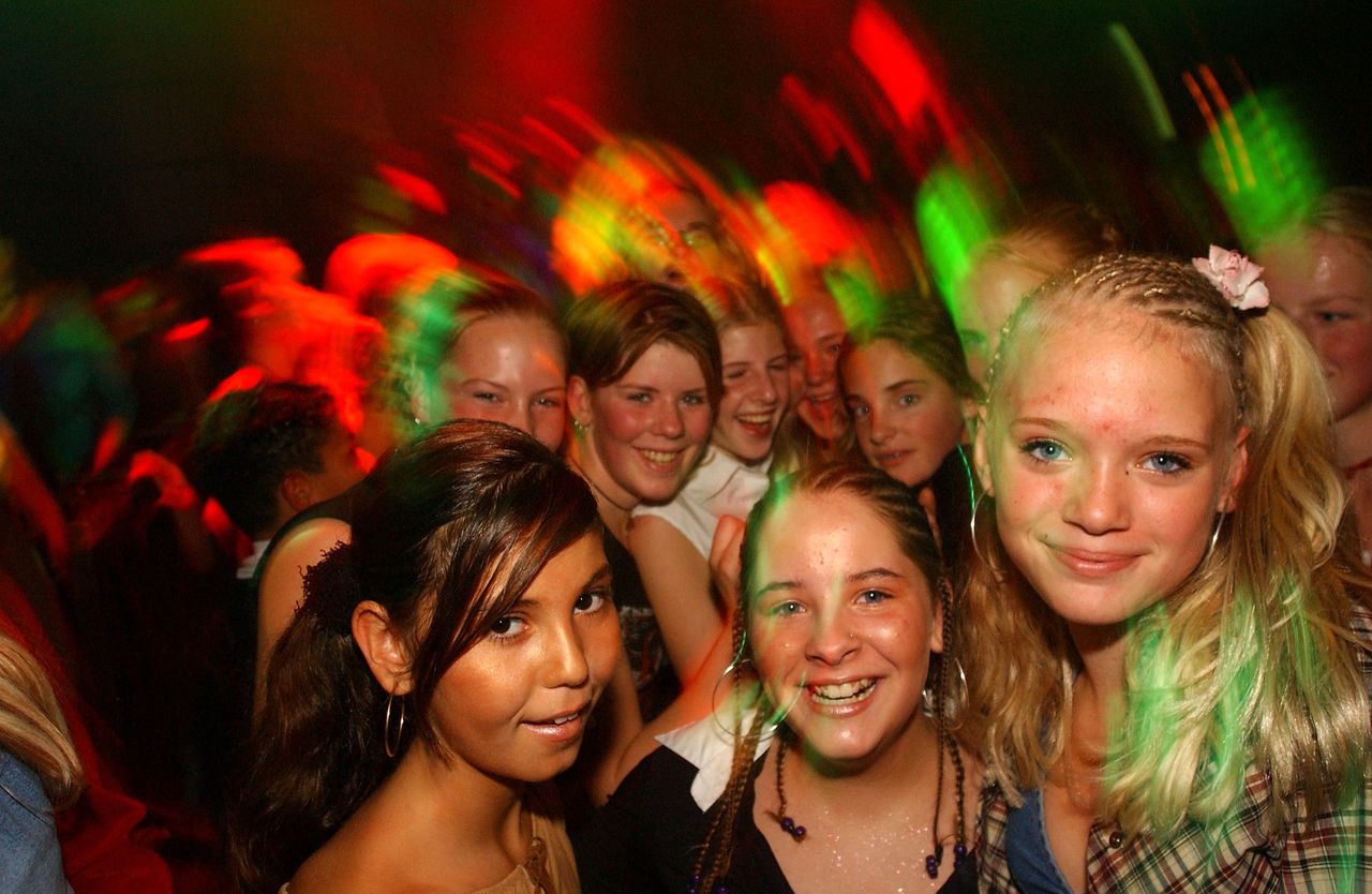 Moeders willen disco eerder open - NRC