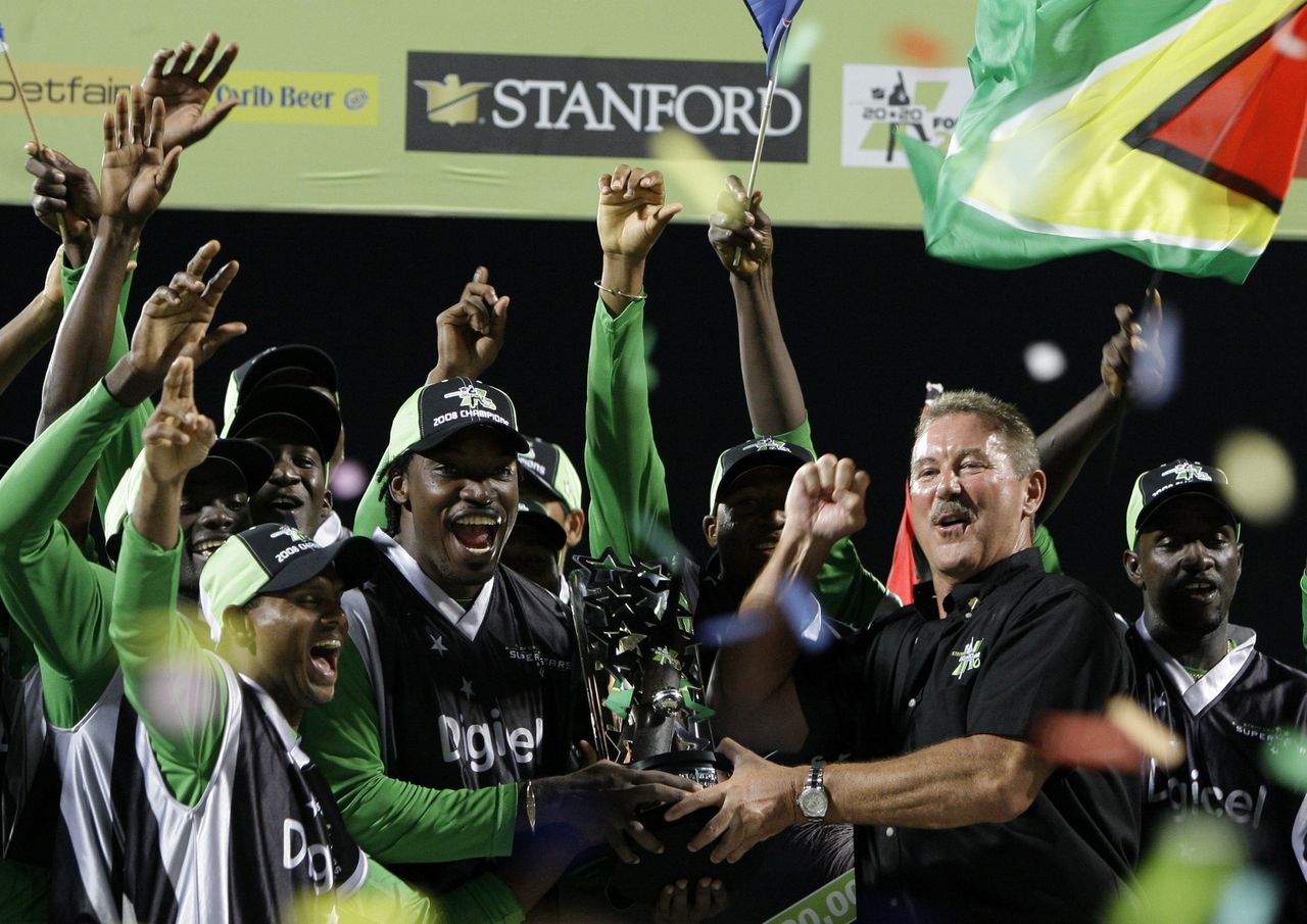 Sir Allen Stanford gaf hun miljoenen, en veel ellende - NRC