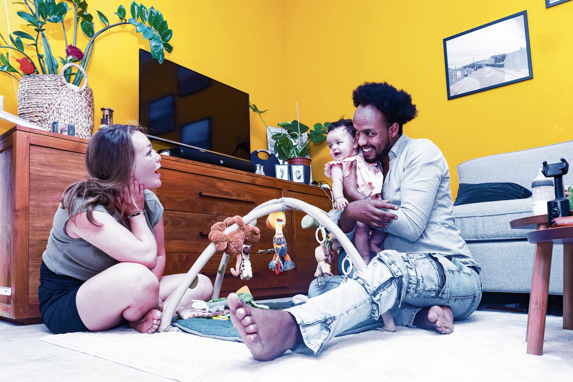 Leonie werd verliefd op asielzoeker Shaeb, sinds mei hebben ze een ...