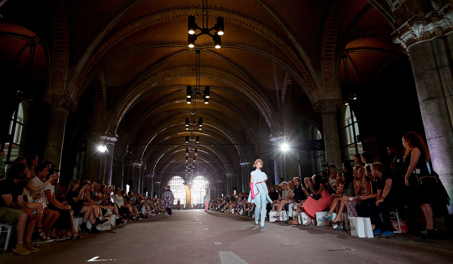 Nog eens acht meldingen van gewelddadig seksueel gedrag door Martijn N ...