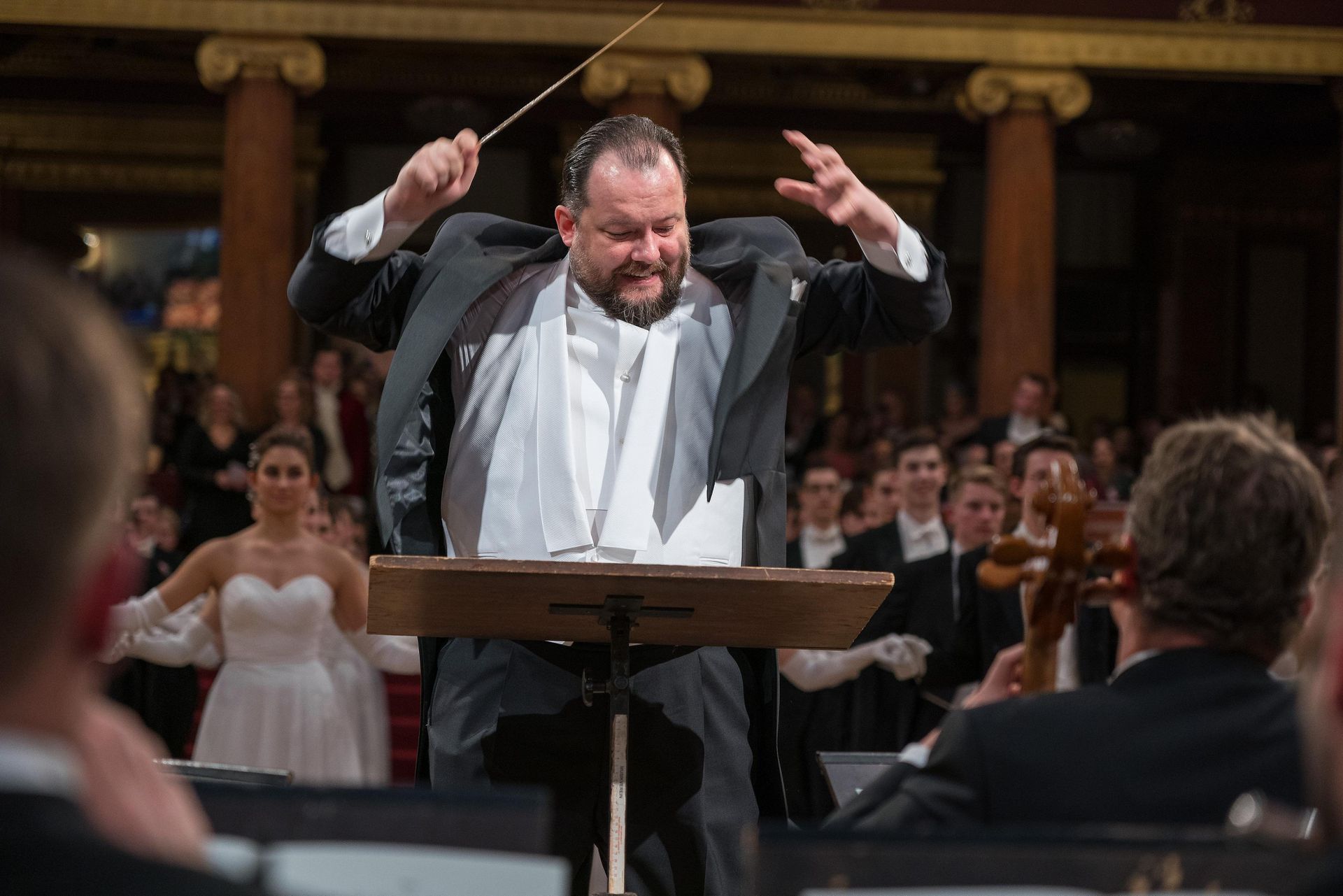 Dirigent Andris Nelsons, kind van de ‘zingende revolutie’: ‘Muziek laat ...