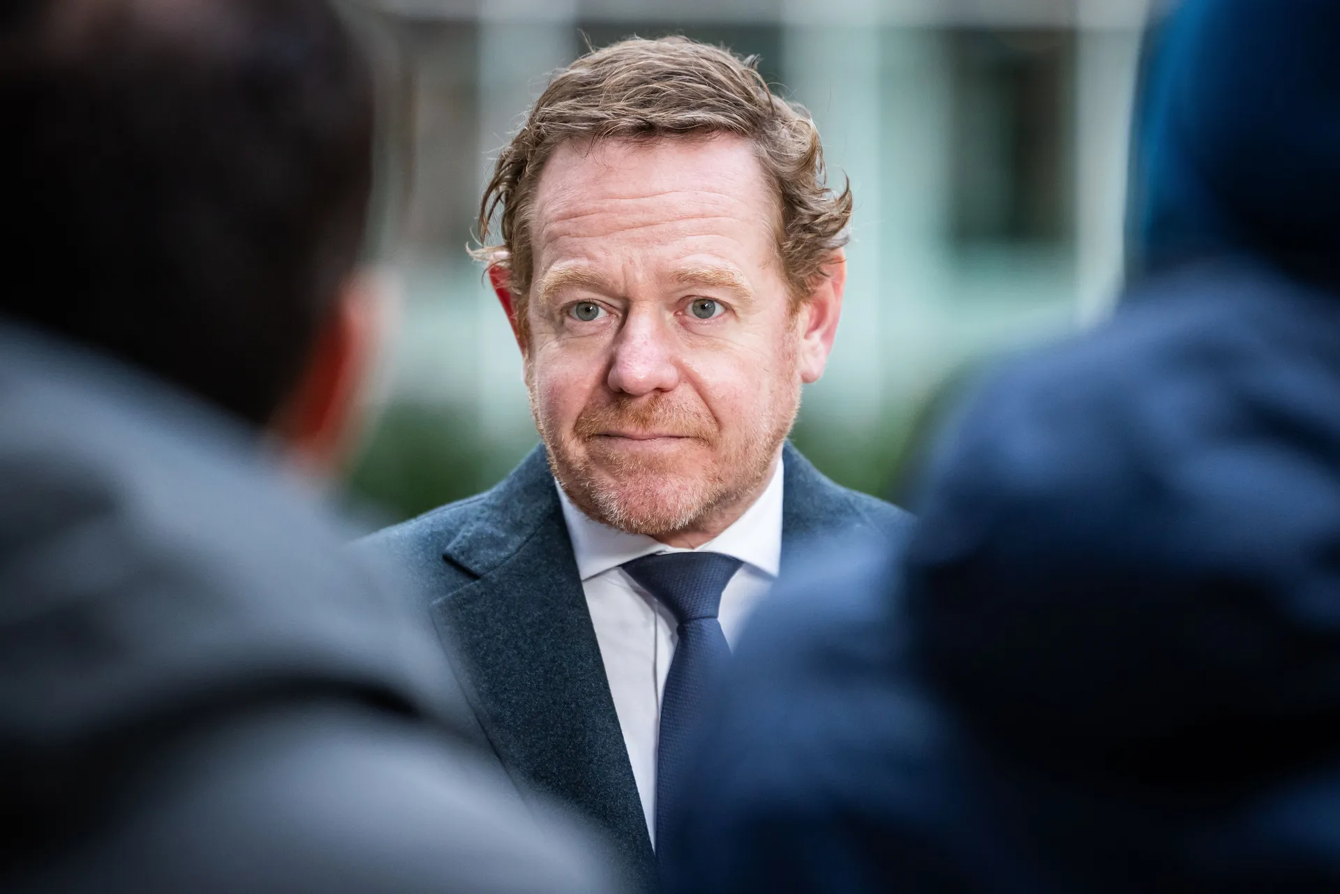 Minister Buitenlandse Zaken Van Weel zeer verrast door acties Trump ...