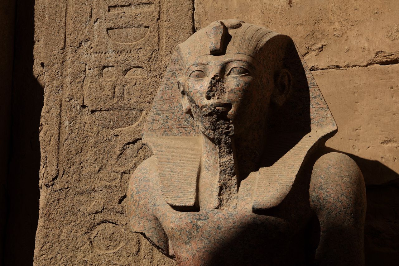 Voor het eerst in honderd jaar vinden archeologen een graf van een ...