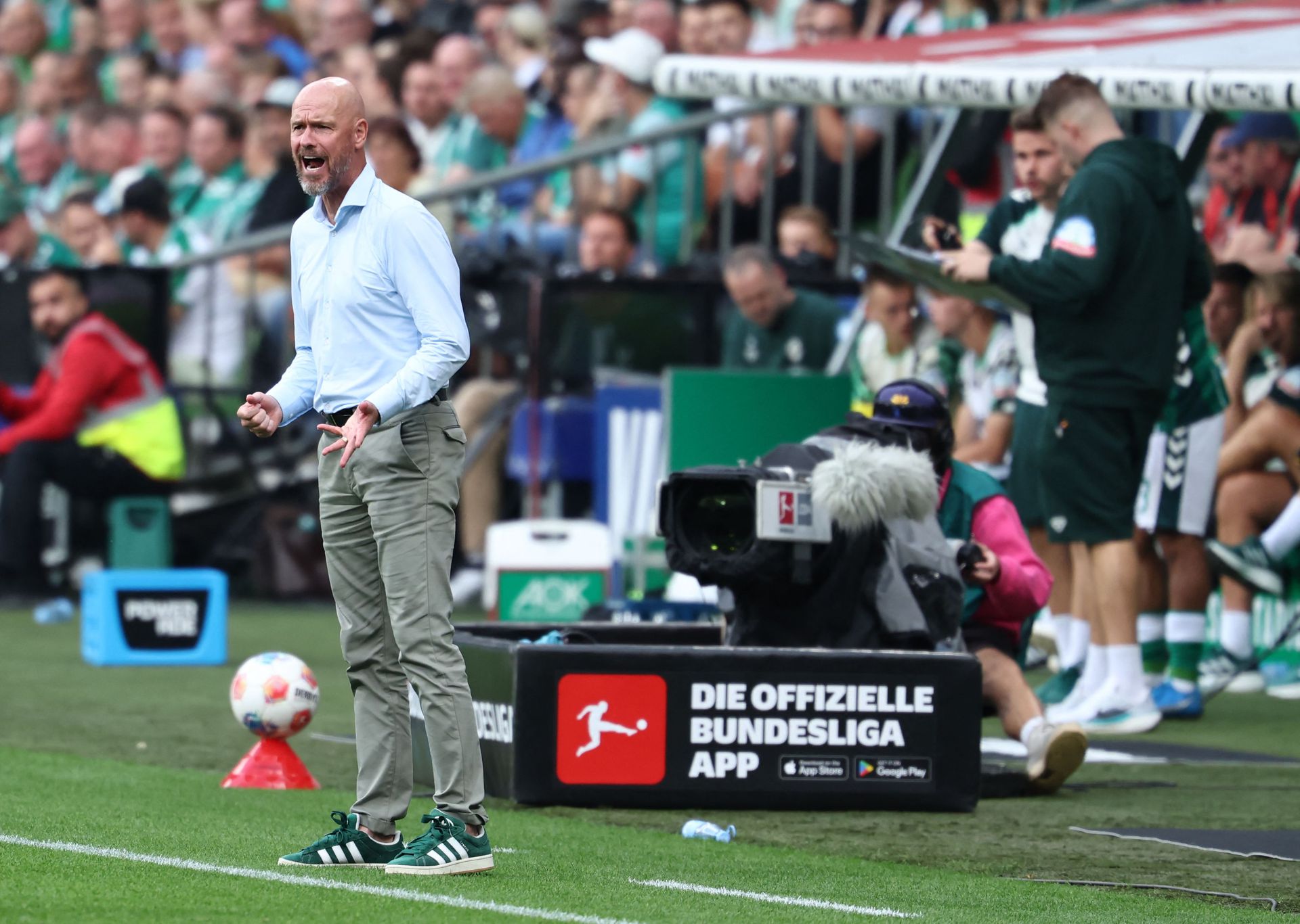 Al na 62 dagen is Bayer Leverkusen het geloof in Erik ten Hag kwijt - NRC