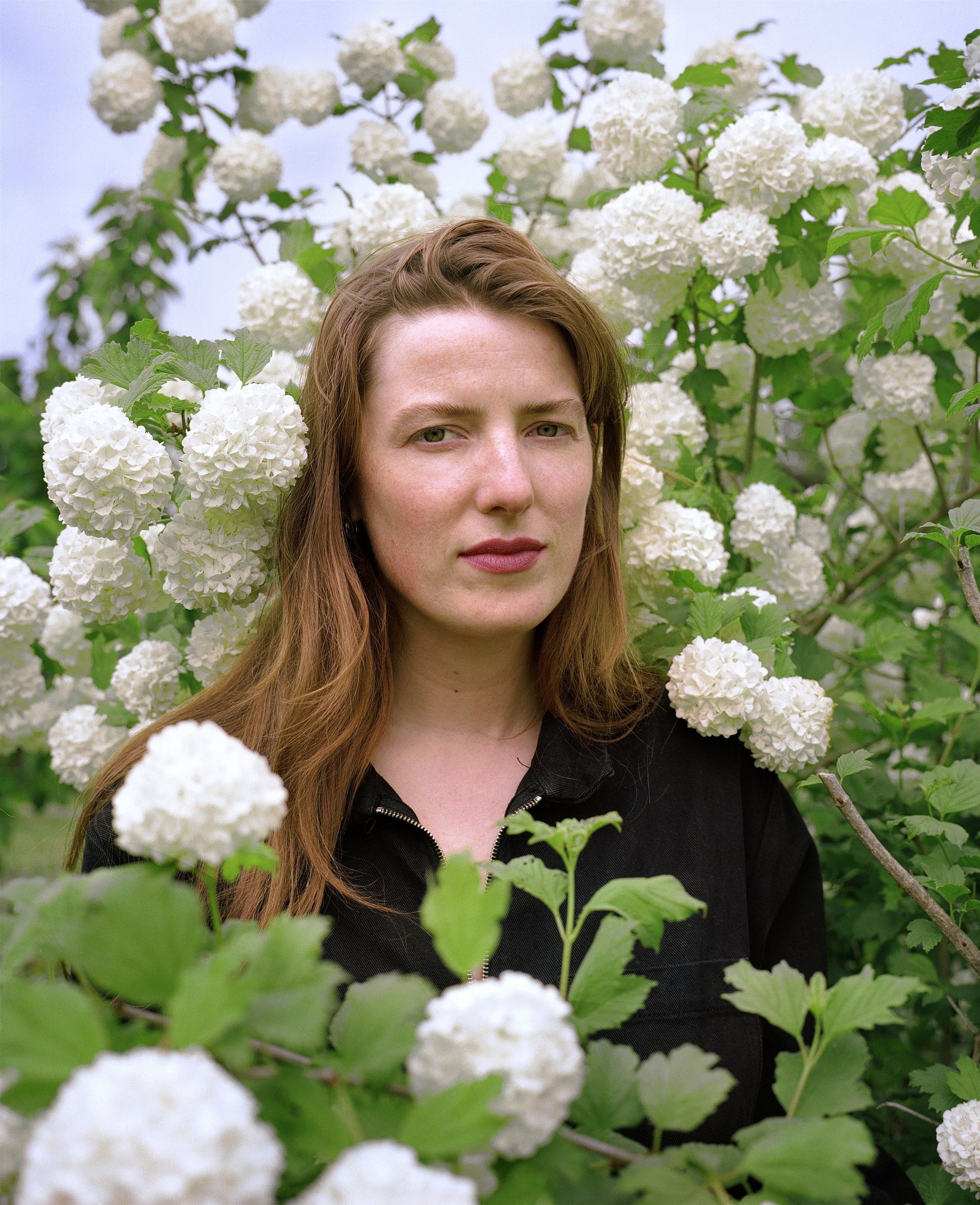Lou-Lou van Staaveren wil in haar foto’s de ideale tuin creëren - NRC