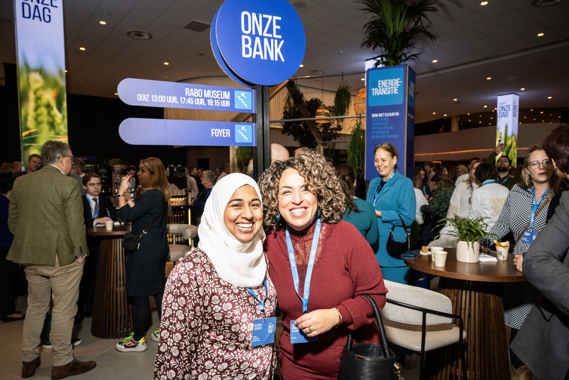 Met de bus uit Zierikzee naar een Rabobank-dag - NRC