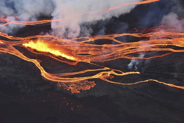 Op Hawaii is de grootste actieve vulkaan ter wereld uitgebarsten - NRC