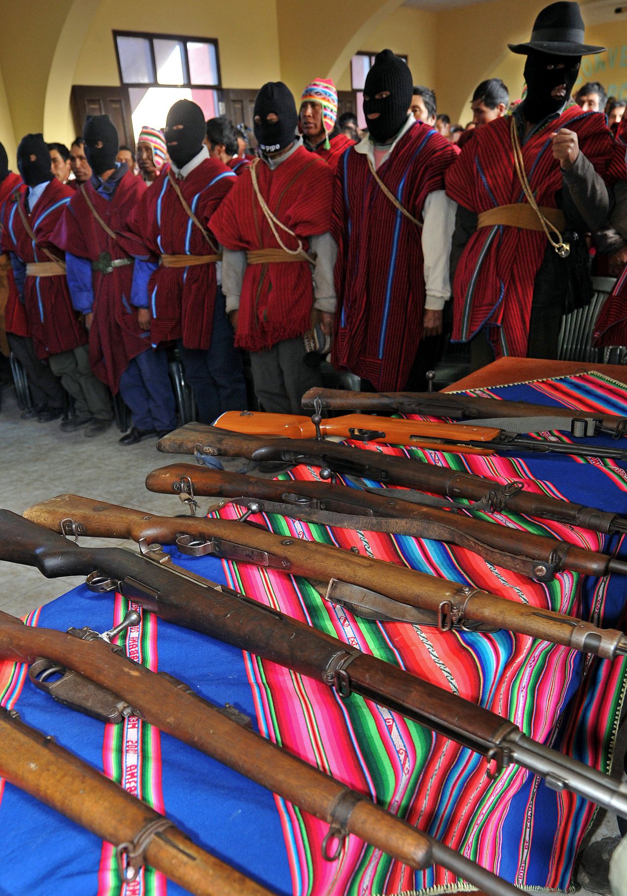 Rode Poncho’s staan klaar om Morales te verdedigen - NRC