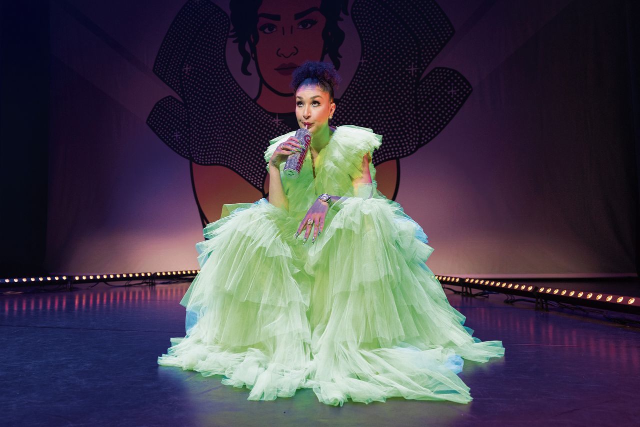 Soundos dient haar ergernis over mannen op met komische lompheid - NRC