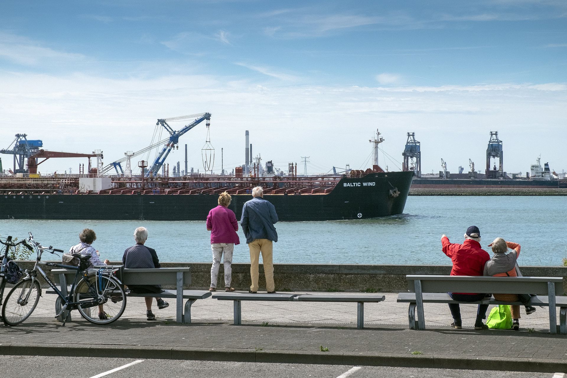 RvS: heroverweeg koppeling verhoging minimumloon en AOW - NRC