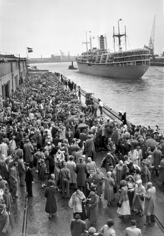 Het Rotterdam dat Van de Ven vastlegde is verdwenen, maar de foto’s ...