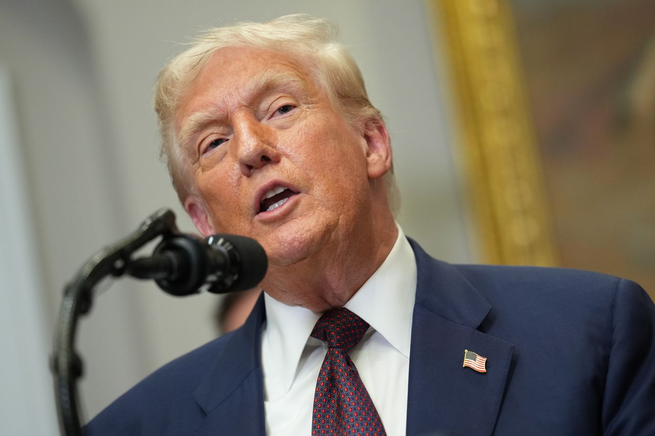 Trump tekent vlak voor verstrijken deadline decreet voor ...