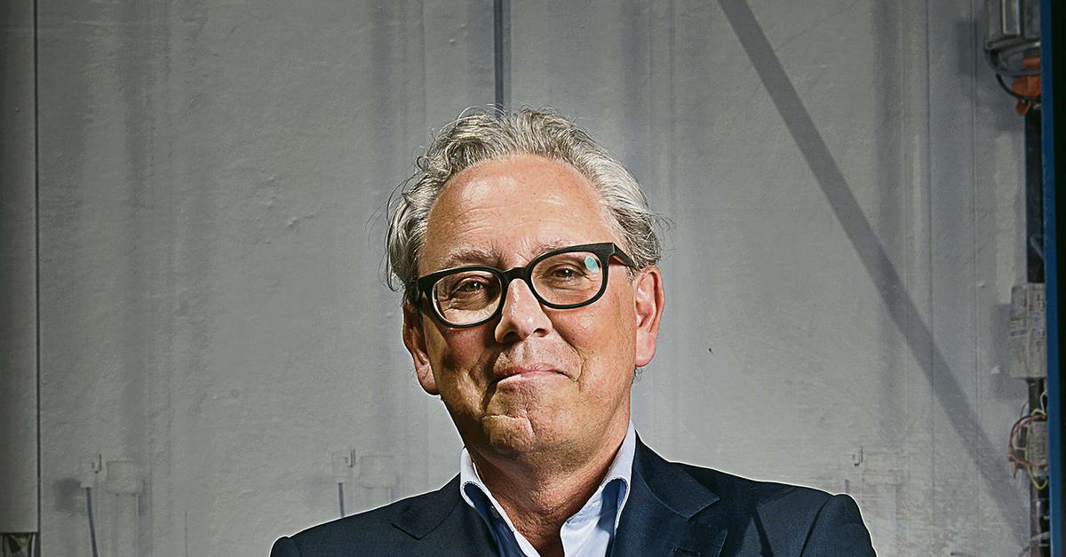 Jan Driessen van Aegon over geld, pers, sport Media 26-27 - NRC