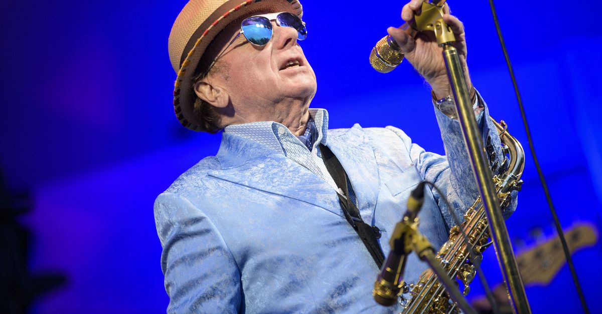 Popveteraan Van Morrison zingt op de automatische piloot en deelt ...