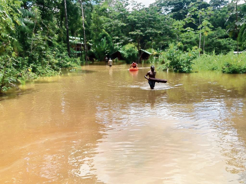 Suriname wil hulp bij watersnood - NRC