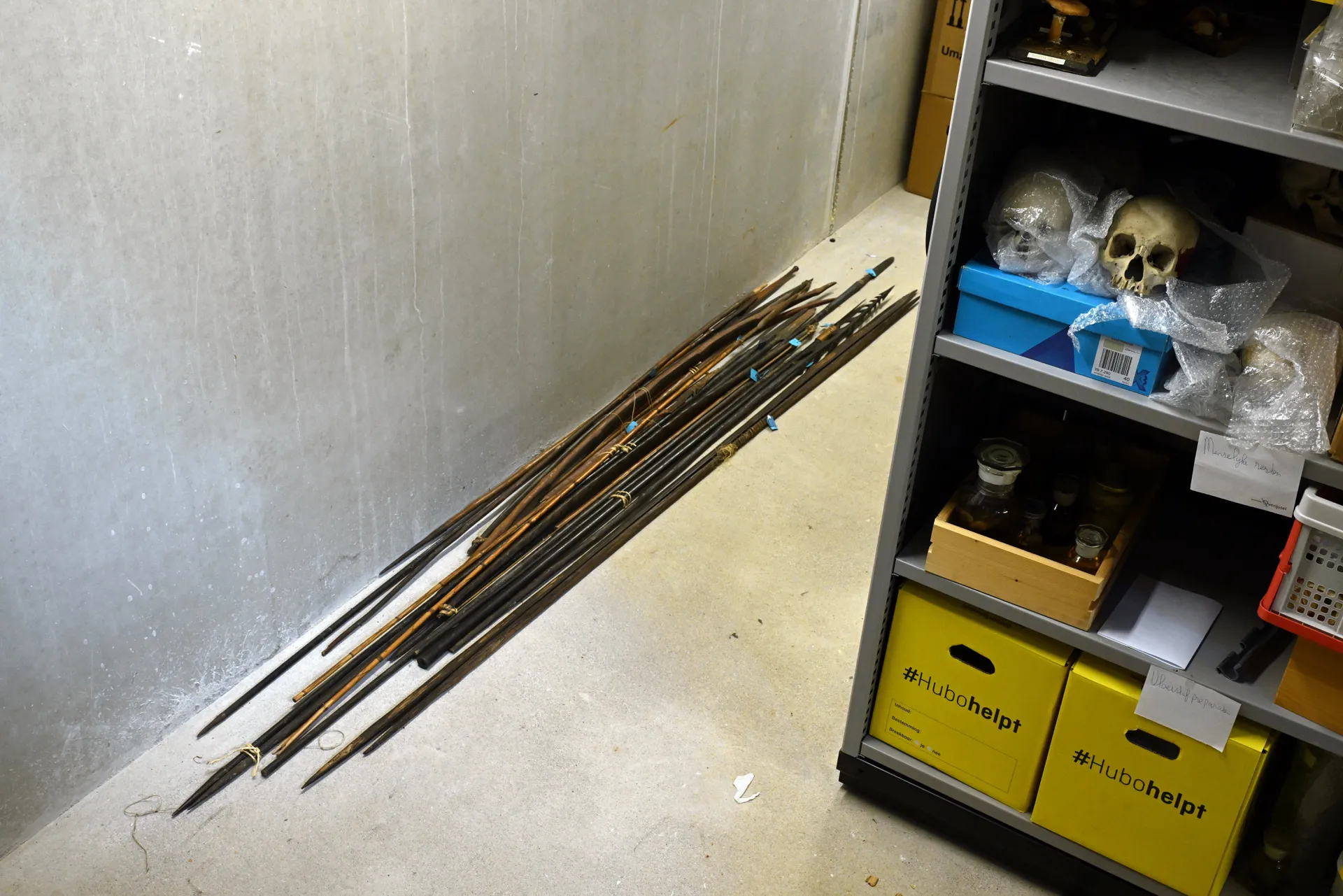 Wat twee speren zeggen over de gewelddadige geschiedenis van Shell - NRC