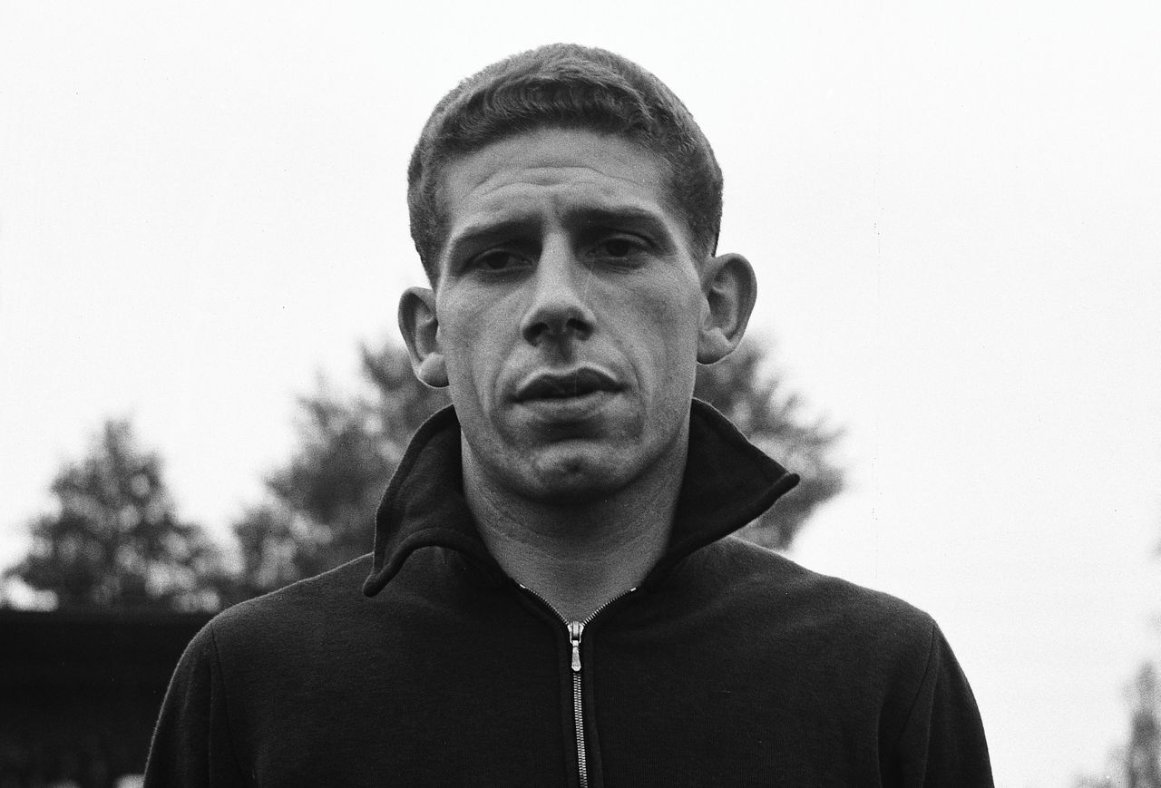 Feyenoord-topscorer Cor van der Gijp kon koppen als geen ander - NRC