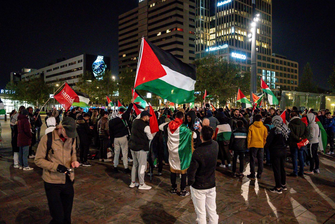 Demonstraties in Rotterdam en Den Haag tegen ziekenhuisaanval Gaza - NRC