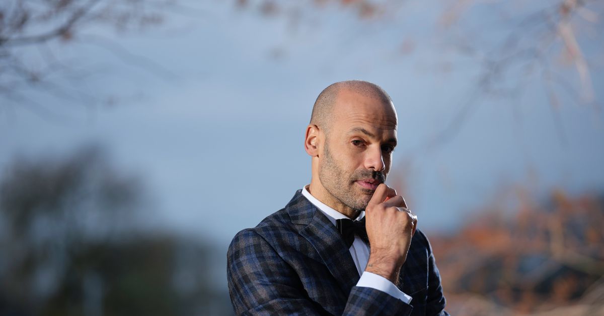 Alain Clark: ‘Bij 28 graden een kerstsingle opnemen, heel bijzonder’ - NRC