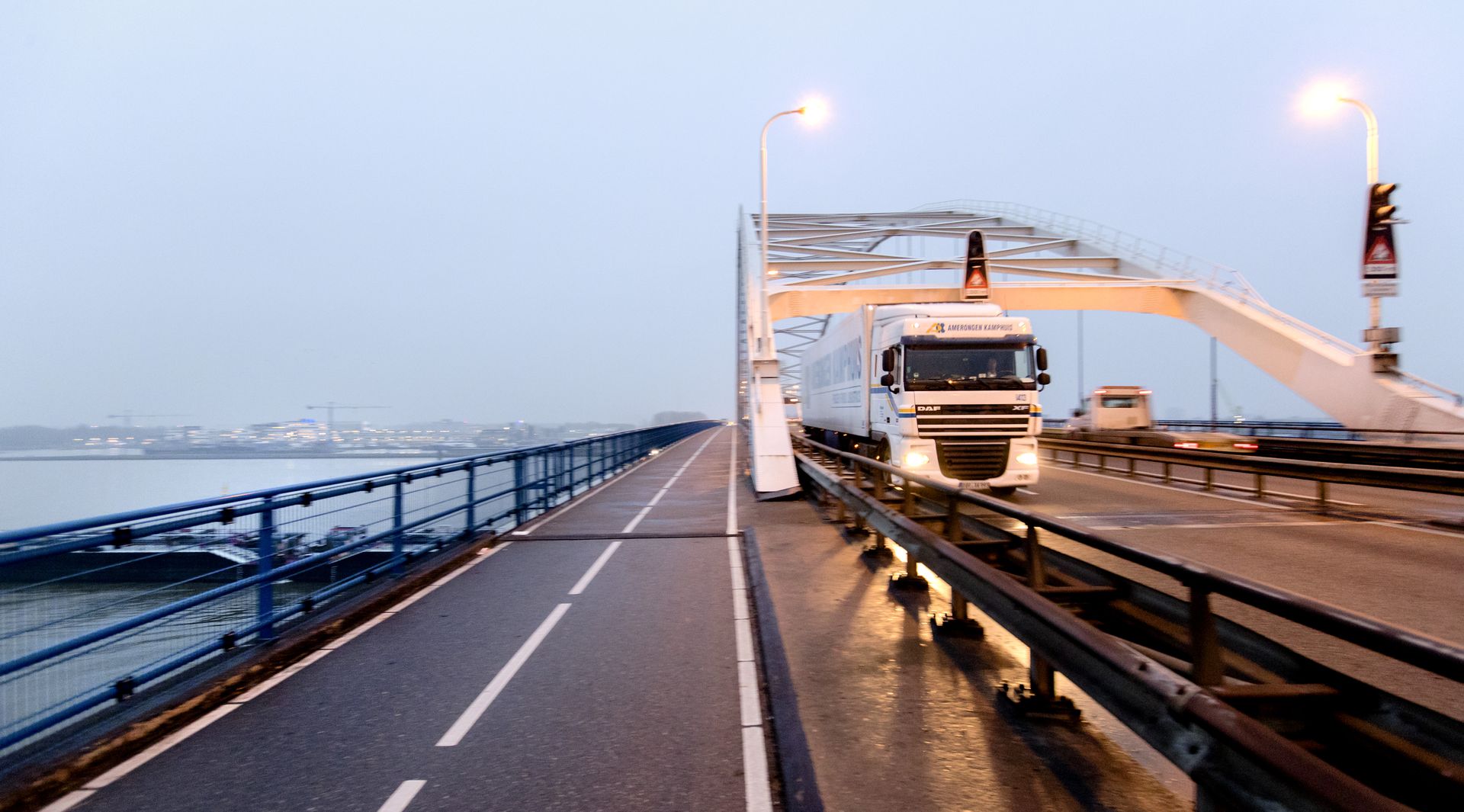 Nieuwe Merwedebrug 56 miljoen euro duurder - NRC