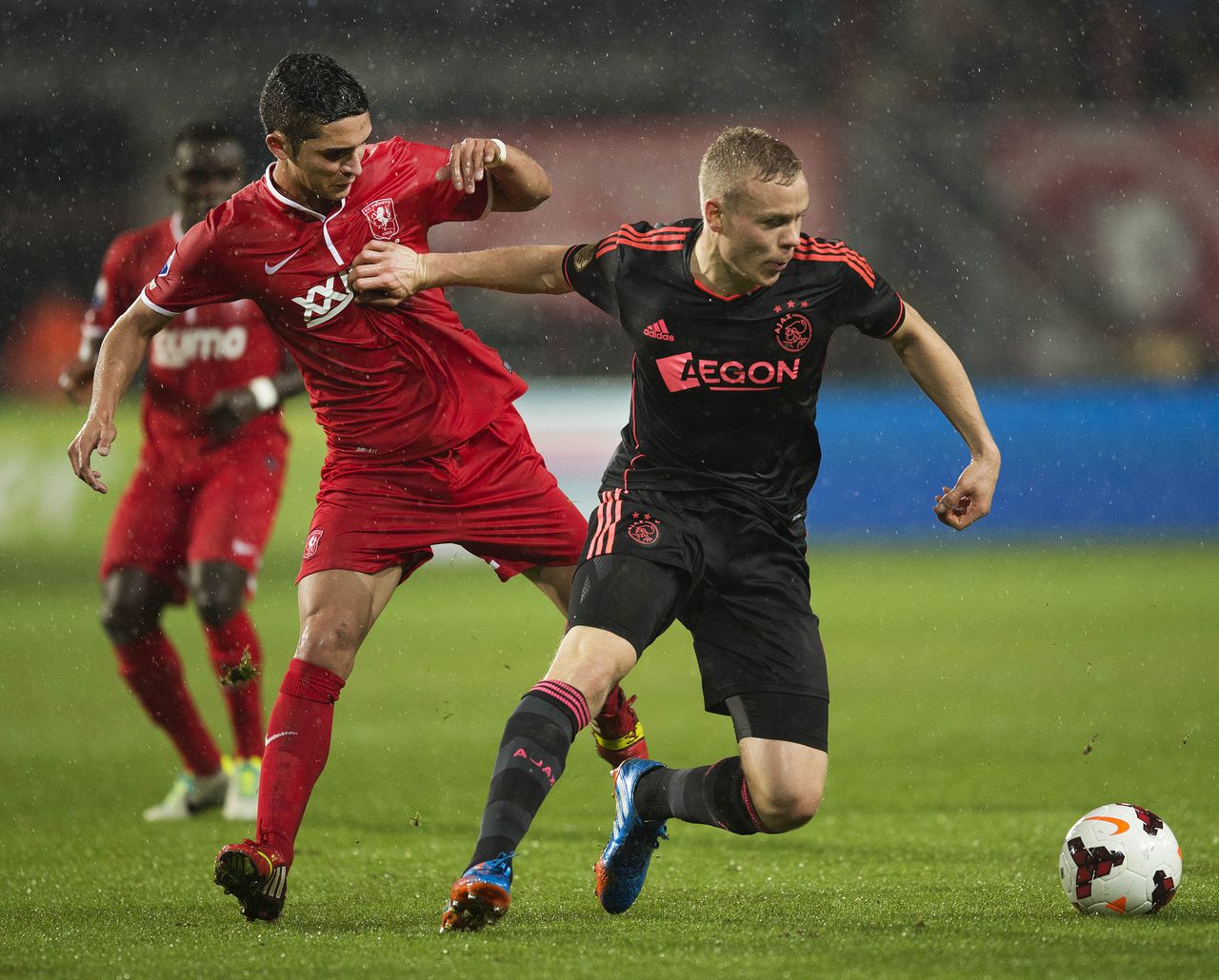 Ajax en FC Twente spelen gelijk in Enschede - NRC