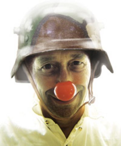 Hoe word je trots op een vader die clown speelt? - NRC