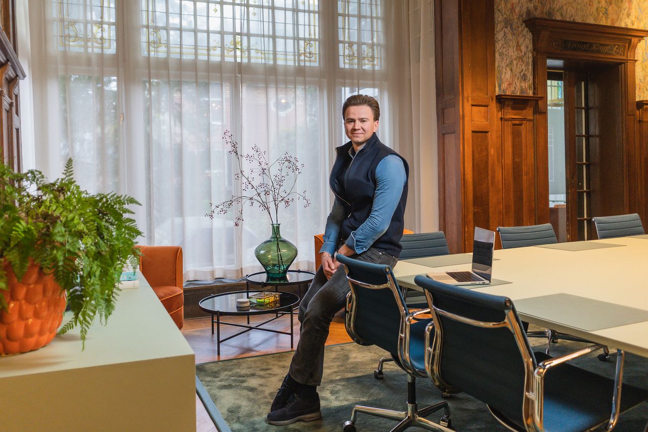 Jongste bestuurder van een financiële instelling werft kapitaal