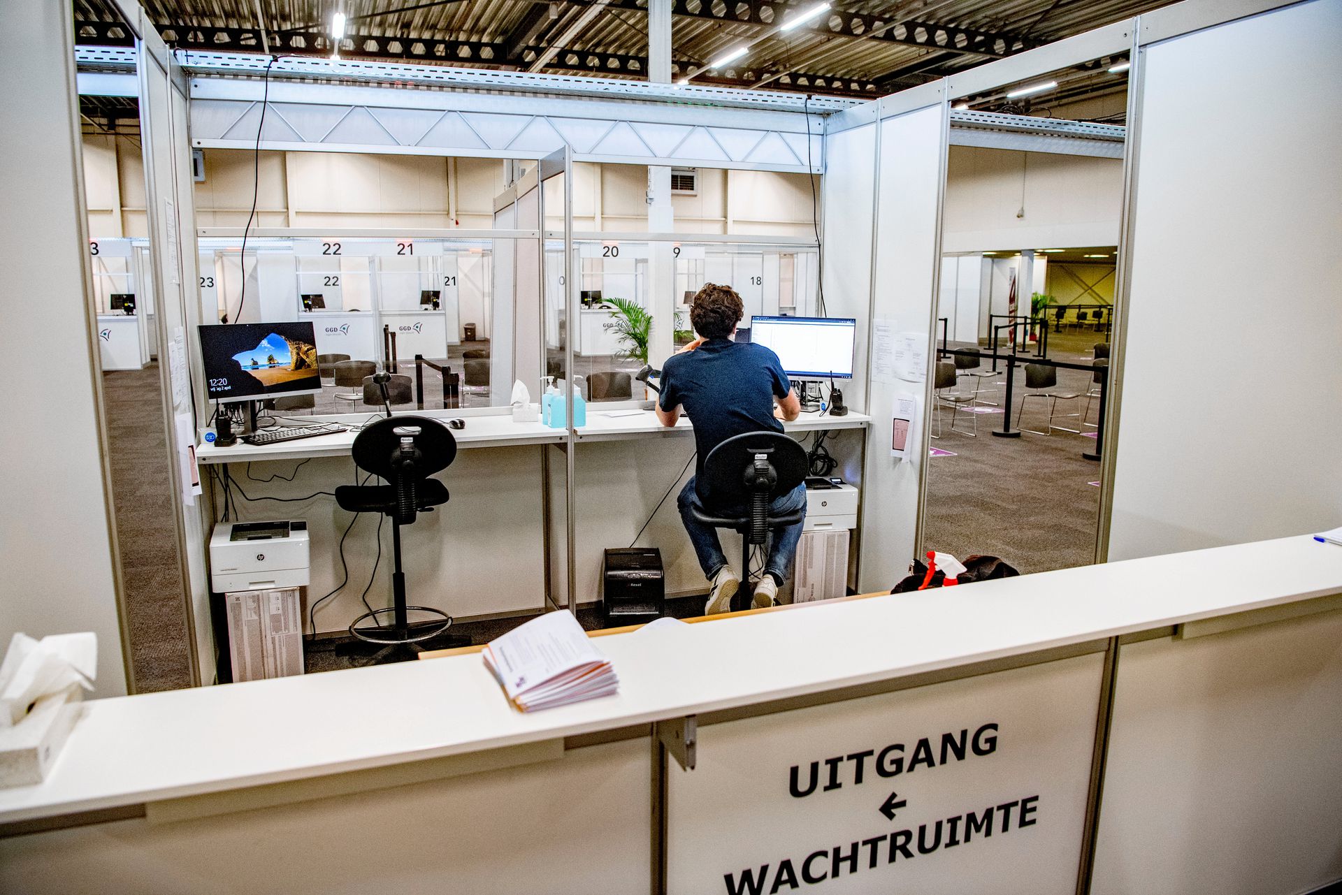 GGD Utrecht kondigt sluiting grote vaccinatielocaties aan - NRC