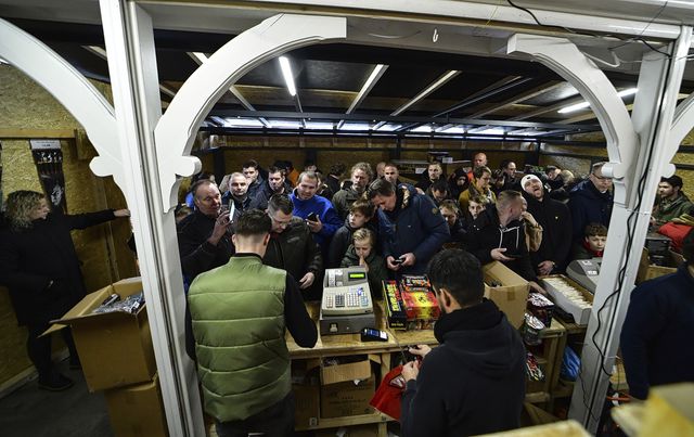 Nederlanders massaal naar Duitsland, waar knallers goedkoper zijn dan ...