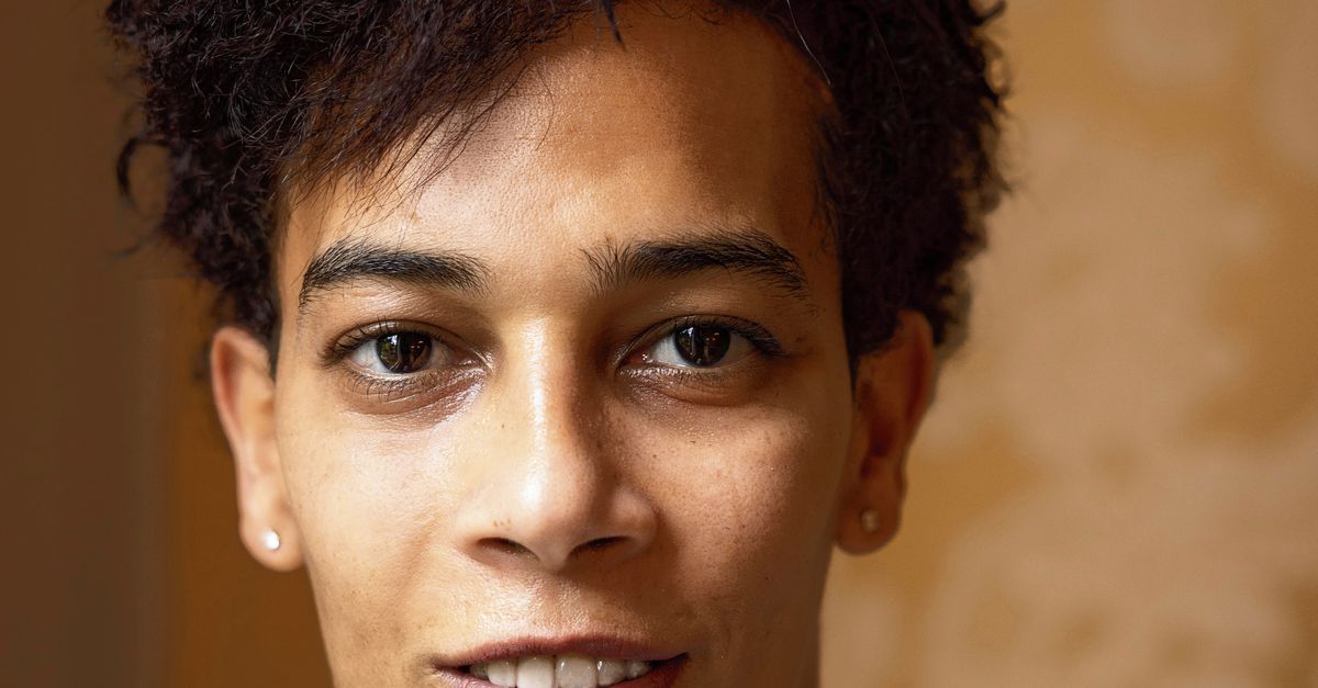 Herman de Coninckprijs voor dichtdebuut Alara Adilow - NRC
