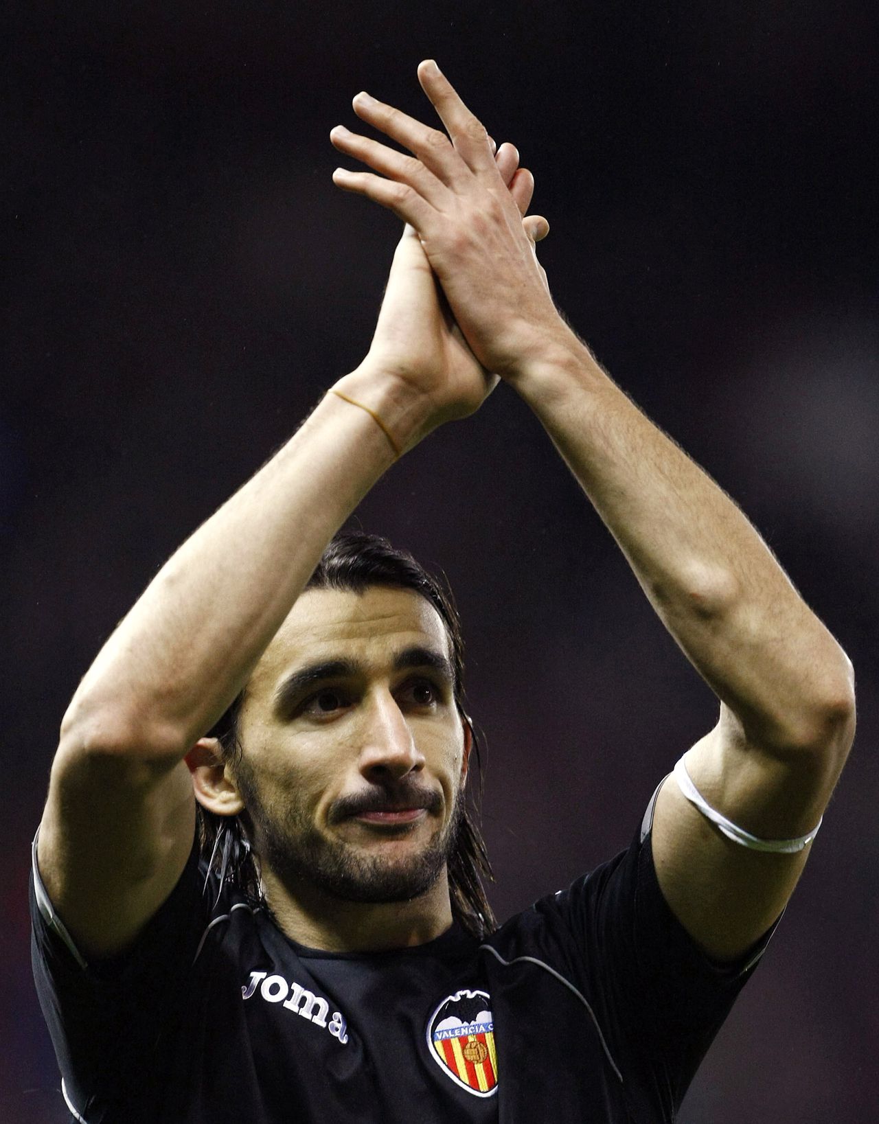 Fenerbahçe-spelers Topal en Zeybek in auto beschoten - NRC