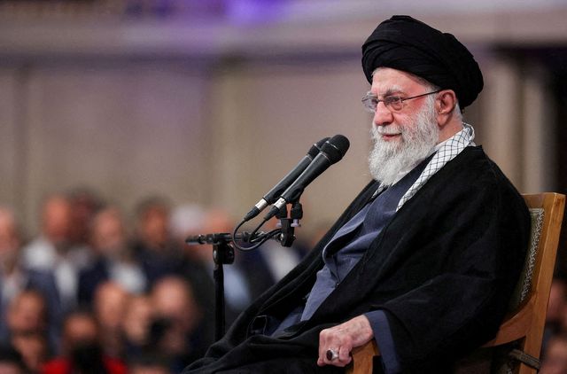Ayatollah Khamenei laat na dertien dagen straatprotest in Iran van zich ...