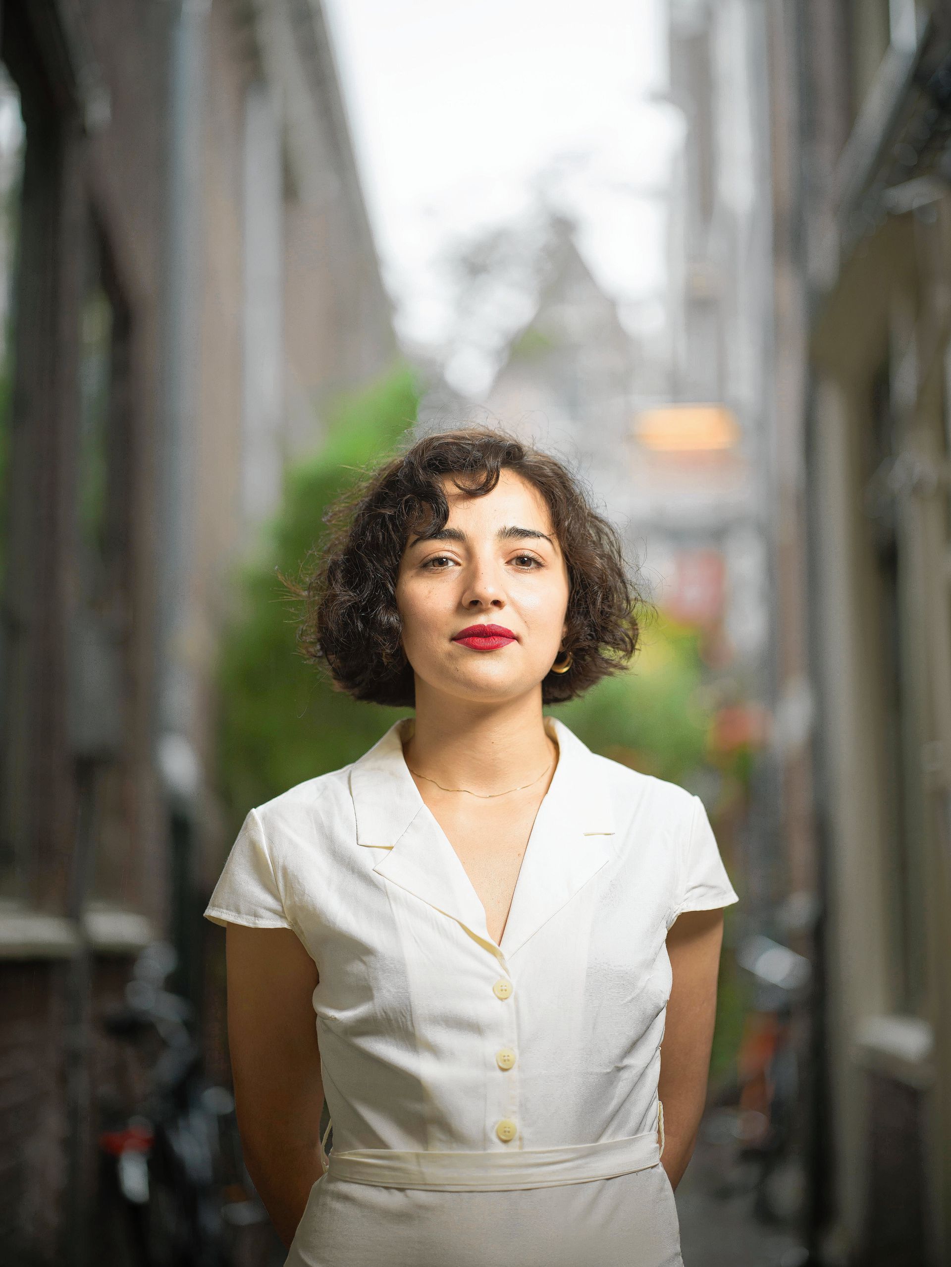 Safae el Khannoussi debuteert met een daverende roman vol uitzinnige ...