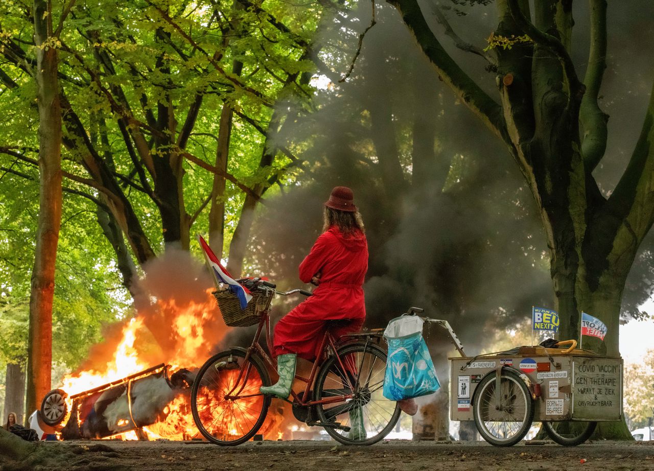 Haagse driehoek: ruim 30 mensen aangehouden, twee agenten gewond ...