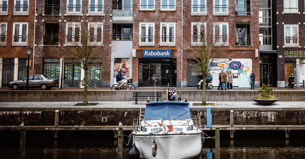 Winst Rabobank slinkt met 80 procent - NRC