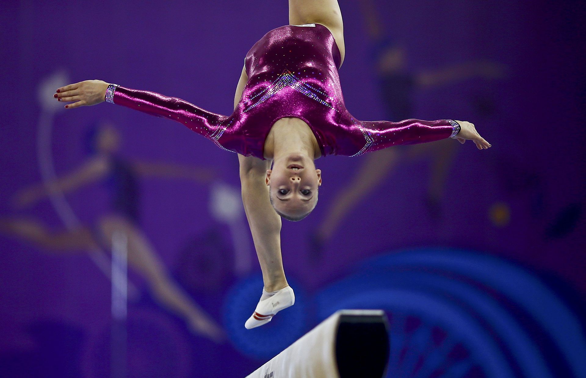 Turnster Lieke Wevers wint goud op balk en brons op vloer in Baku - NRC