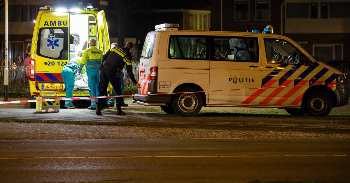 Dekker wil pogingen tot geweld tegen hulpverleners harder bestraffen - NRC