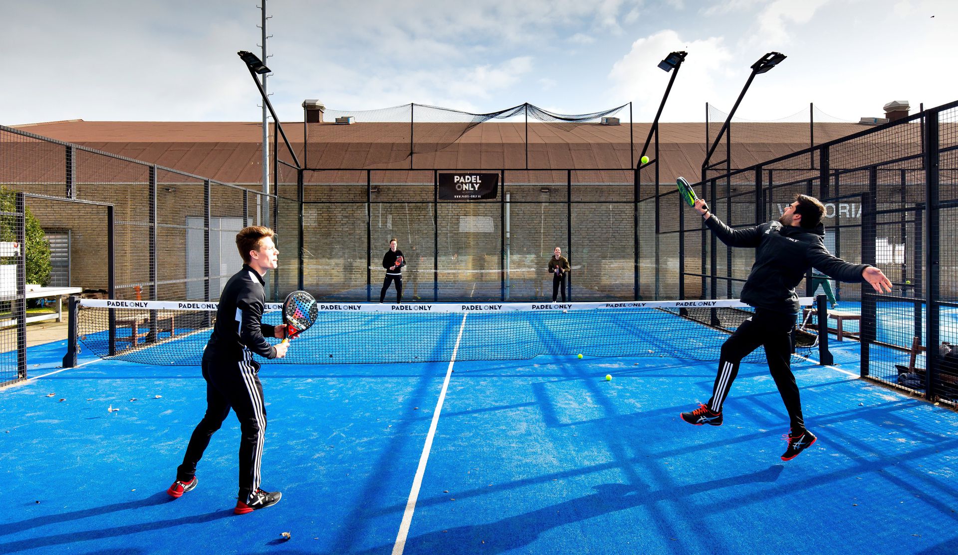 Padel is niet alleen populair onder Randstedelijke sporters. Ook ...