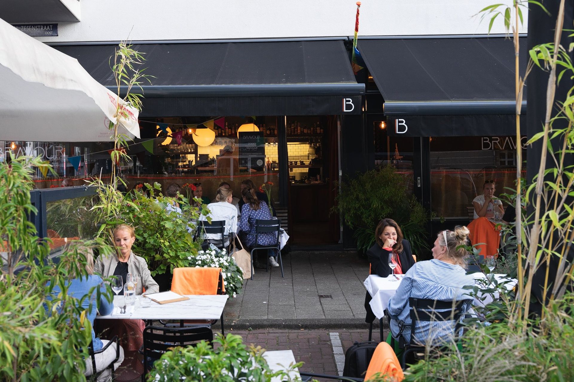 Franse bistrogerechten met uitstekende wijnkaart - NRC