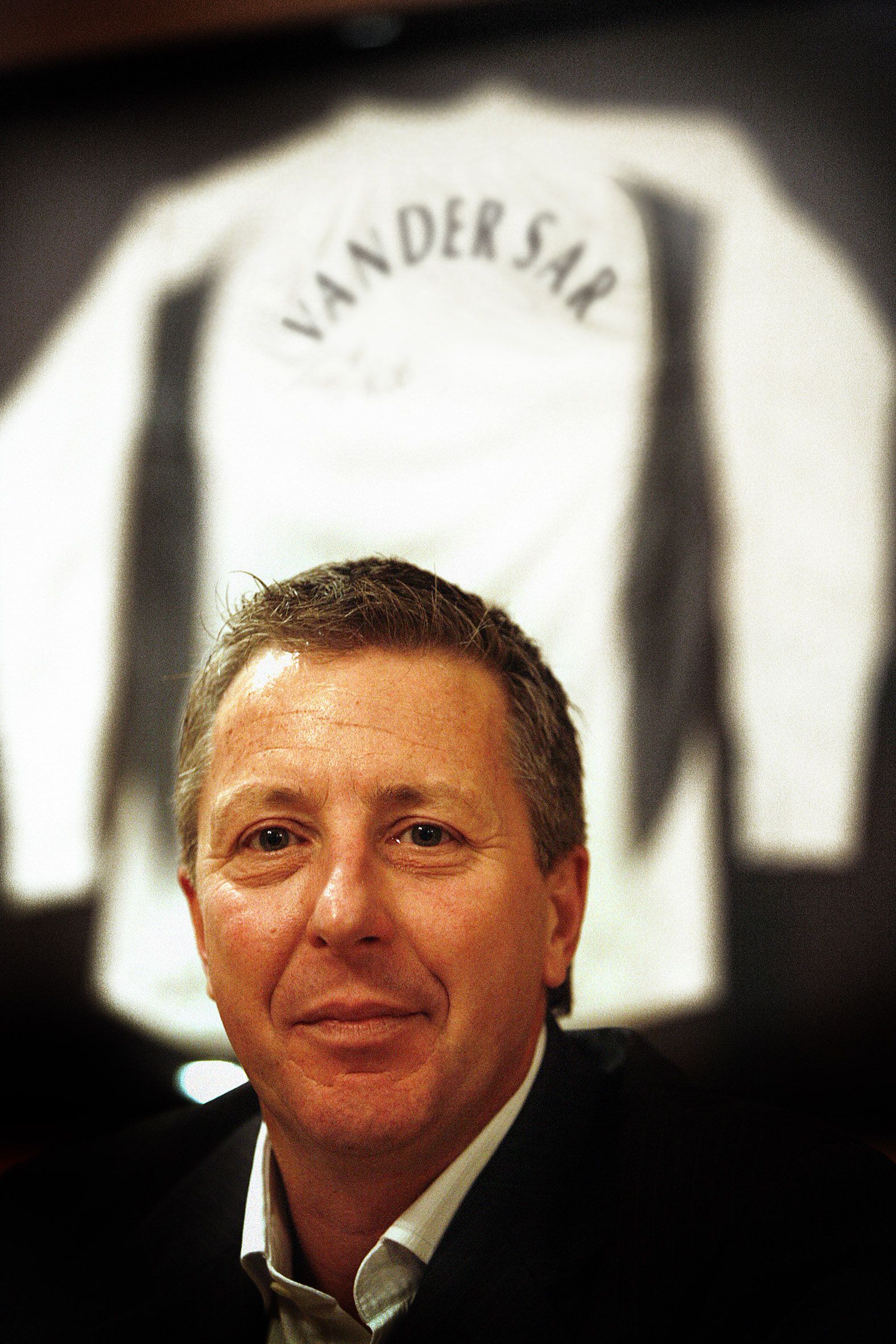 Ban de malafide voetbalmakelaar - NRC