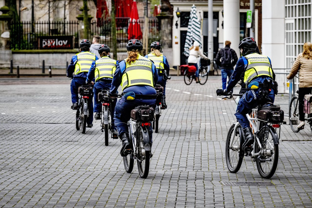 Boa's in Den Haag mogen vanaf 2025 een hoofddoek of keppeltje dragen ...