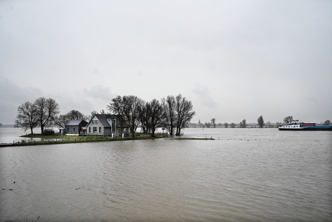 Opinie | Is het hoogmoedig te wonen waar het water ook wil zijn? - NRC