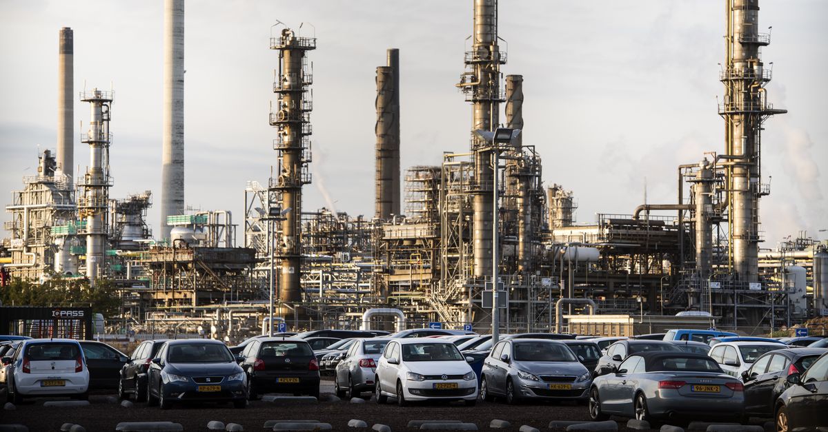 Raffinaderij Shell Pernis nog twee weken dicht - NRC