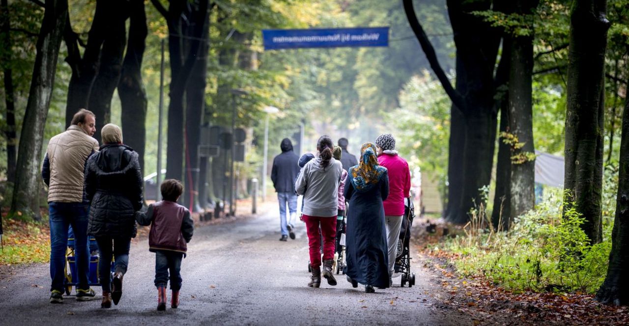Utrecht Overvecht: rumoerige informatieavond over azc - NRC