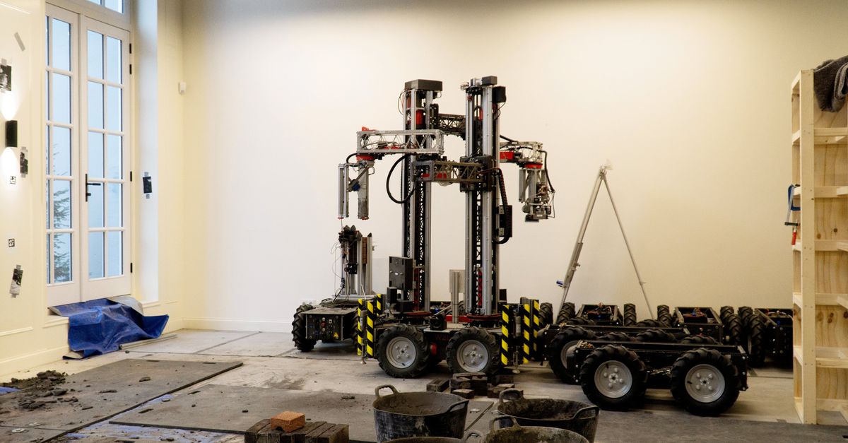 Er zijn geen metselaars, dus metselt de robot maar. 'We hebben robots ...