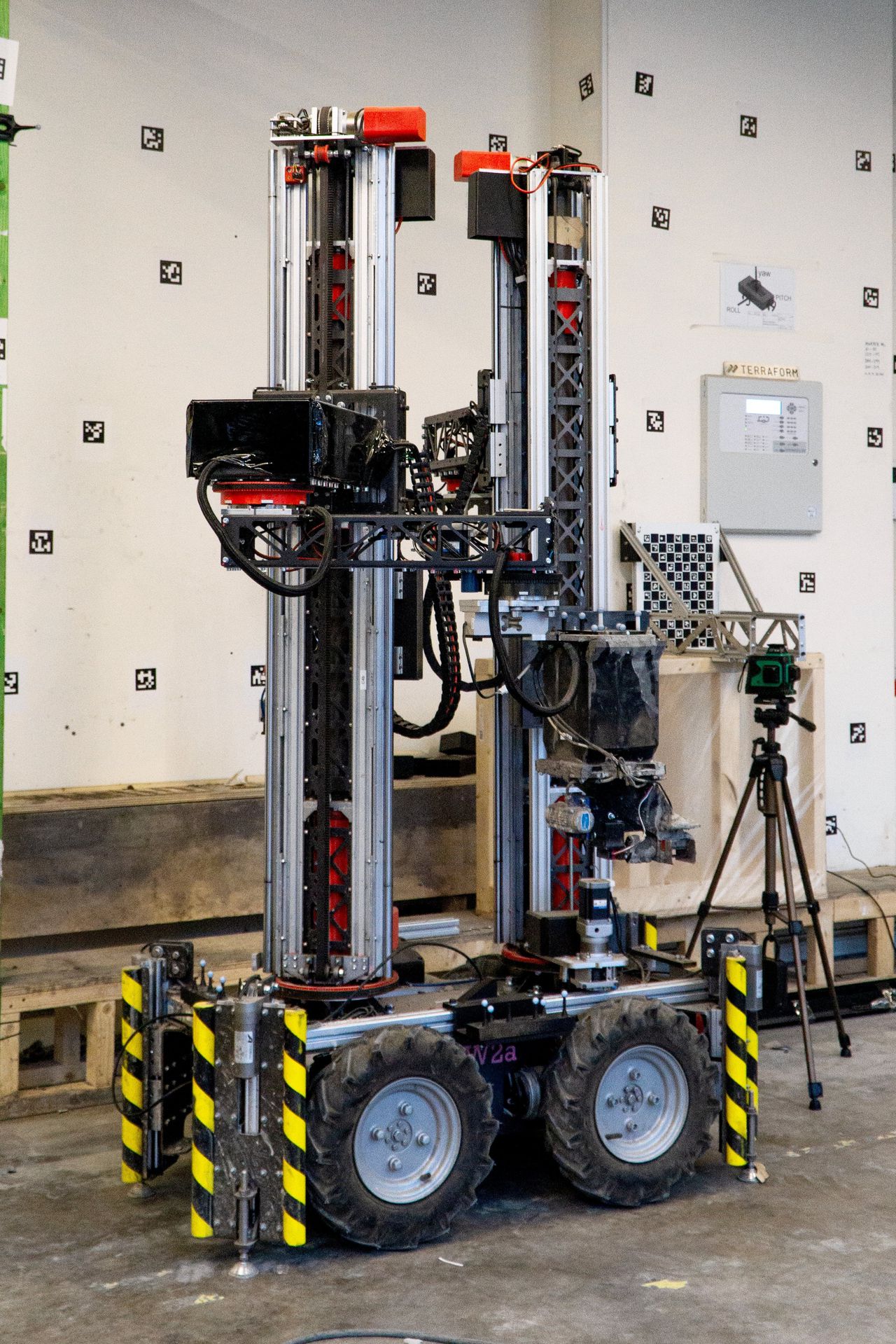 Er zijn geen metselaars, dus metselt de robot maar. 'We hebben robots ...